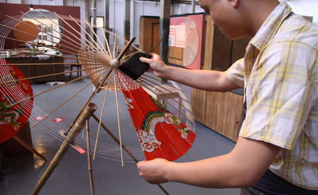 Be a Handicraft Master at Hangzhou Arts Crafts Museum