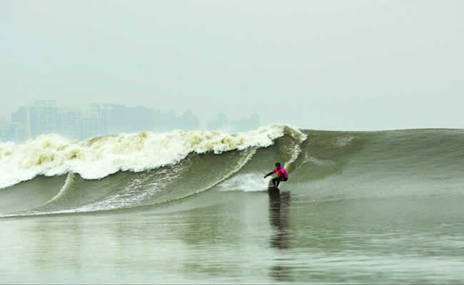 Appreciate Qiantang River Tide at Haining from Hangzhou | Hangzhou ...