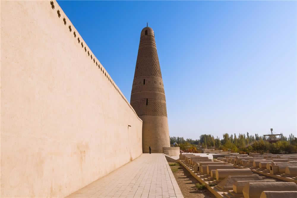 7-Day Urumqi Kashgar Turpan Tour: Adventure Through Xinjiang