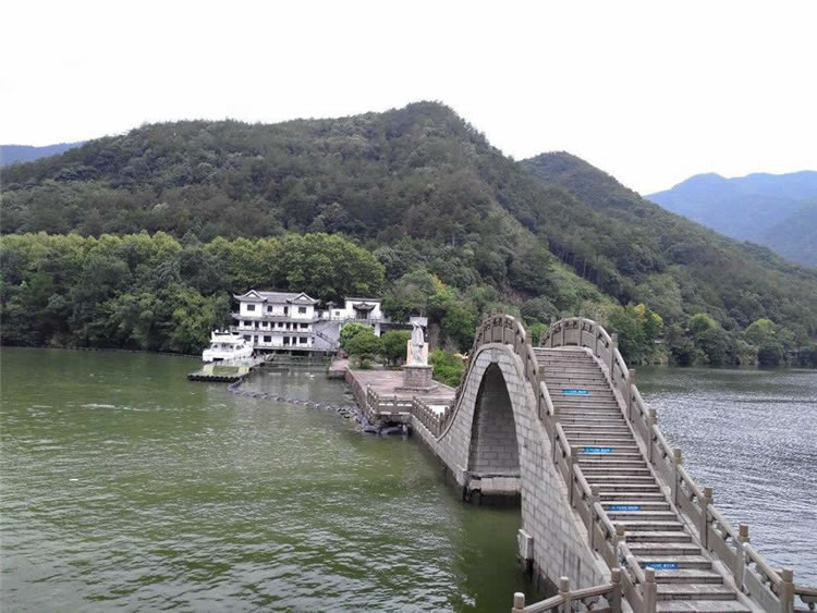 Tonglu Essence Day Tour with Yaolin Wonderland | Short trips from Hangzhou