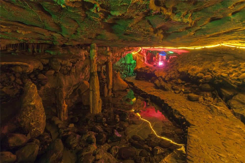 Tonglu Essence Day Tour with Yaolin Wonderland | Short trips from Hangzhou