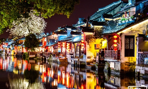 2-Day Xitang Water Town Tour from Hangzhou: Cruise & Nightlife